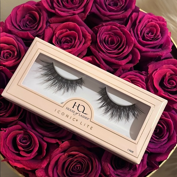 House of Lashes | Makeup | House Of Lashes Iconic Lite Wispy Lashes ...